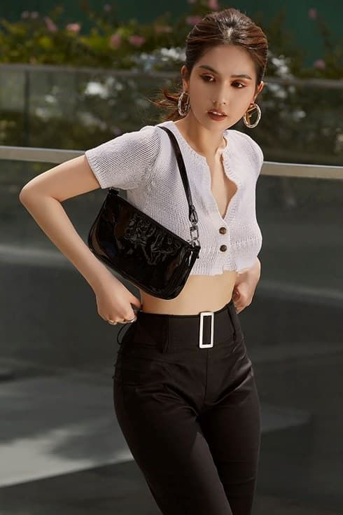 Ngọc Trinh Tung Bộ ảnh Bikini Xứng Danh Nữ Hoàng Nội Y Vbiz